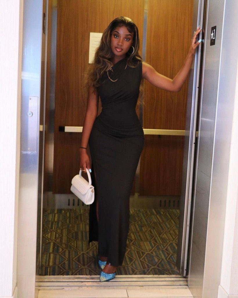 La pétillante Kelly Bhadie qui fait sensation sur les réseaux sociaux ...